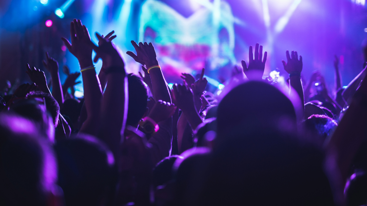 Notes from the Field: Transmission of Mpox to Nonsexual Close Contacts ...